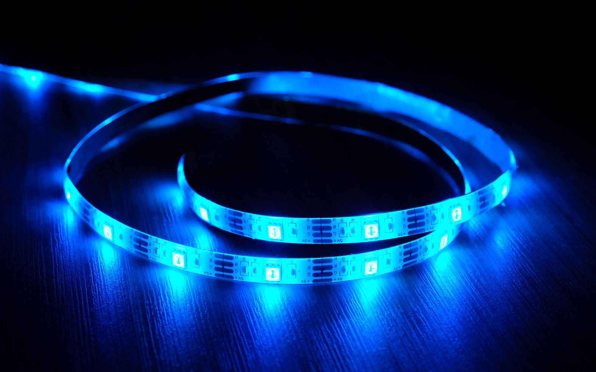 Megalight Strip DIM dimmbare LED Lichtleiste mit verschiedenen Farbmodi ...